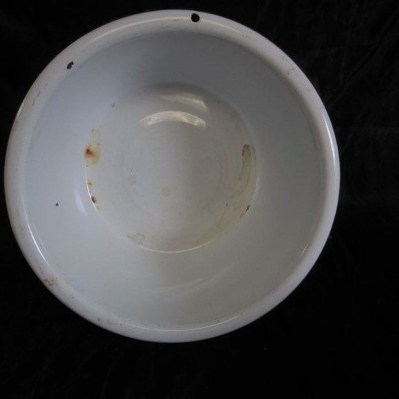 ENAMELWARE BASIN | Accents | Vtg Enamel Lg Wash Basin Wblack Rim And ...